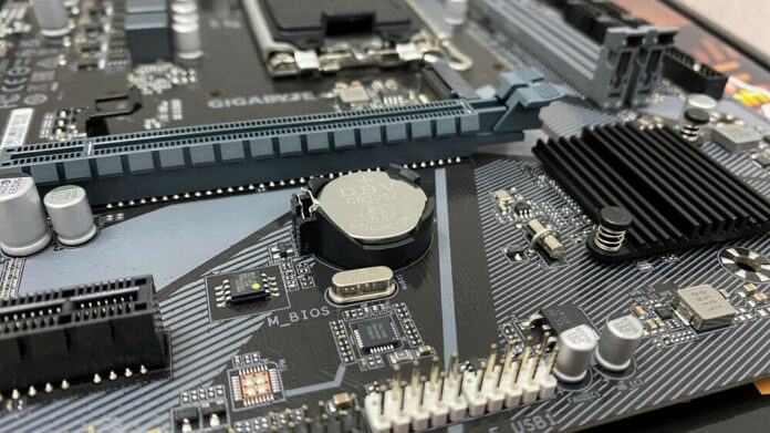 Pin CMOS là gì? Pin CMOS có ảnh hưởng gì tới máy tính? - Tân Doanh News